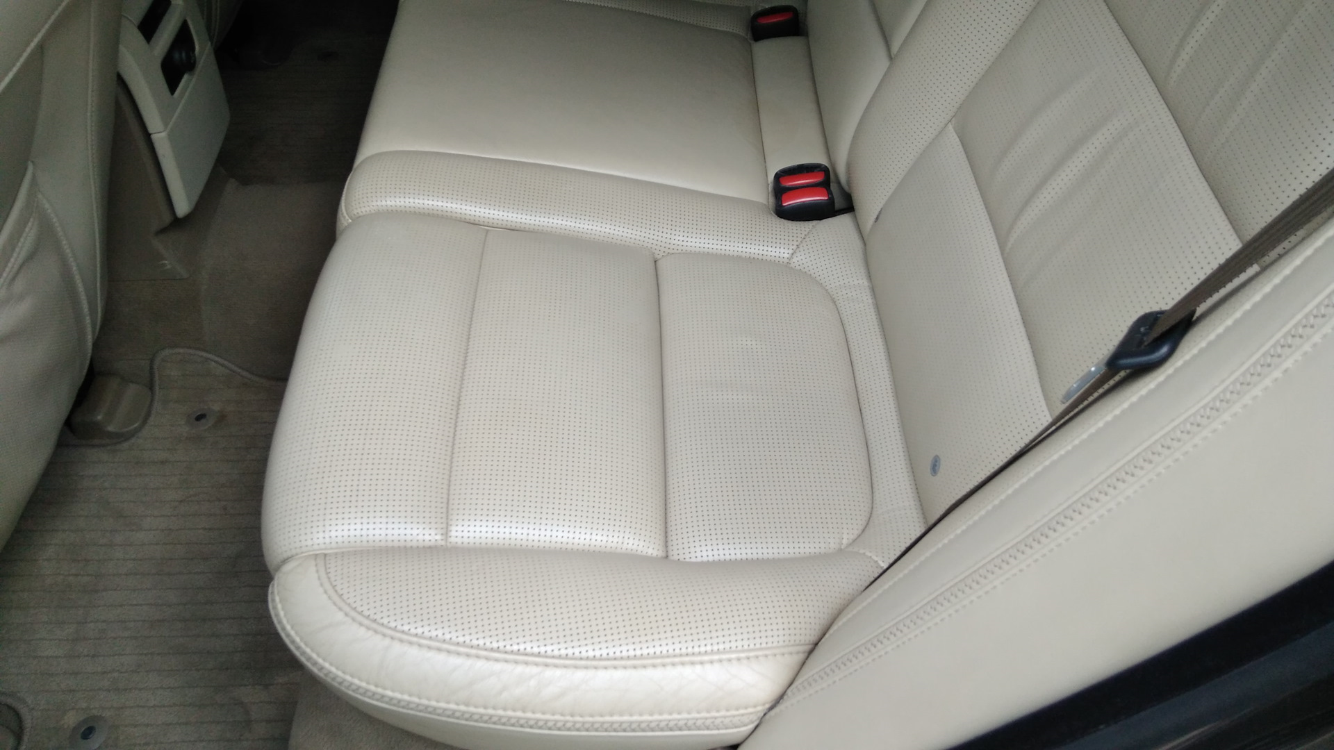 Чистка салона и уход за кожей — Volvo XC70 III, 2,4 л, 2008 года ...