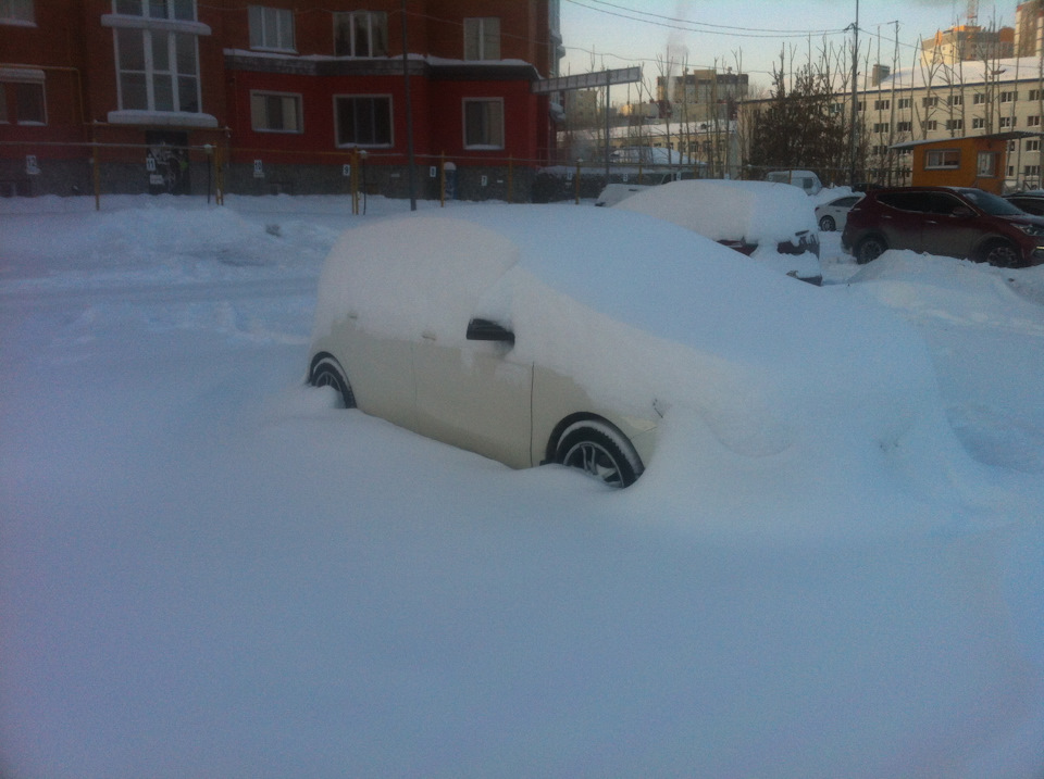 Немного снега — Mercedes-Benz A-Class (W176), 1,6 л, 2014 года ...