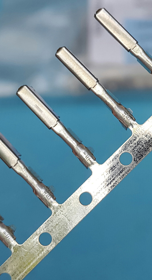 N90764701, 000979009, 61131383776 гнездовой контакт MQS 0,63мм на BMW 3 ...