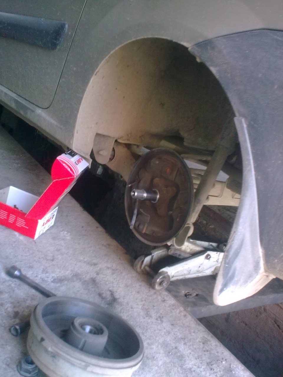 замена задних колодок и прочее) — Renault Logan MCV, 1,5 л, 2010 года ...