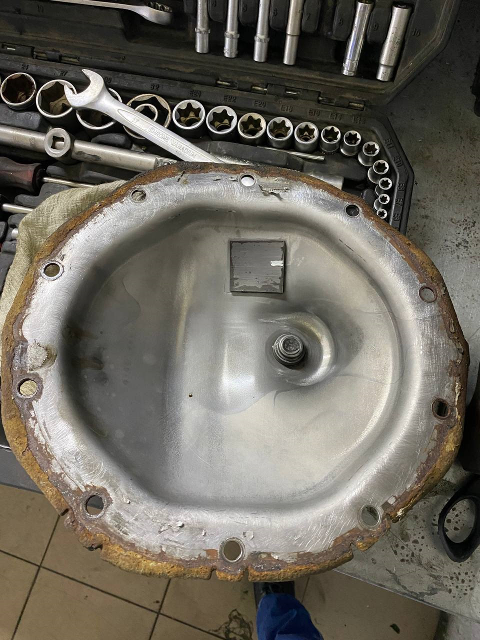 Замена масла в заднем мосту и переднем редукторе — Chevrolet Tahoe ...