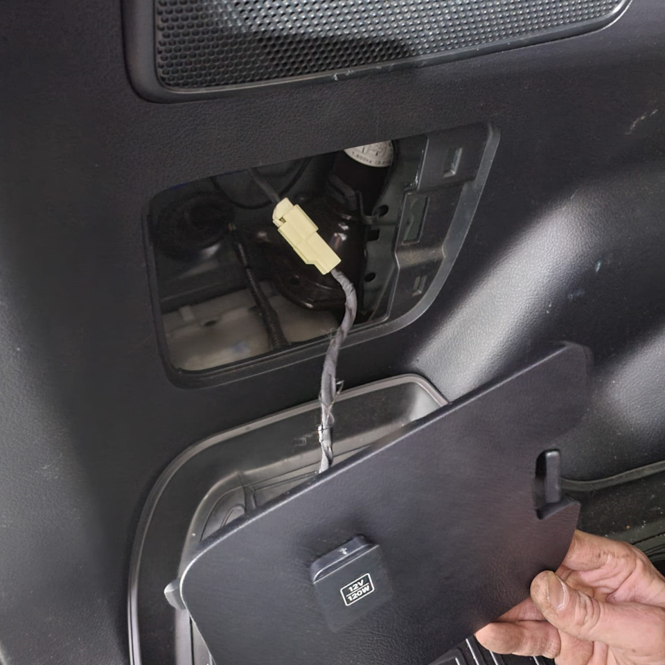 " Прикуриватель " в багажник + LED прожектора — Toyota Land Cruiser ...
