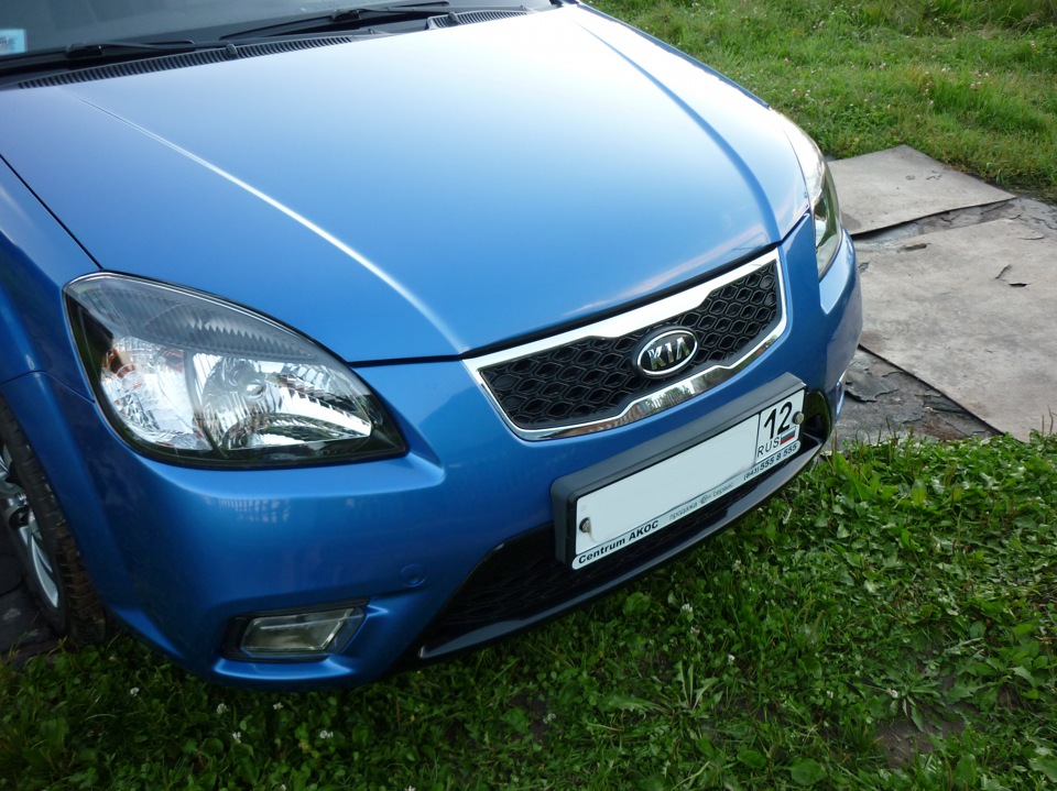 Подиум номерного знака — KIA Rio (2G), 1,4 л, 2010 года | тюнинг | DRIVE2