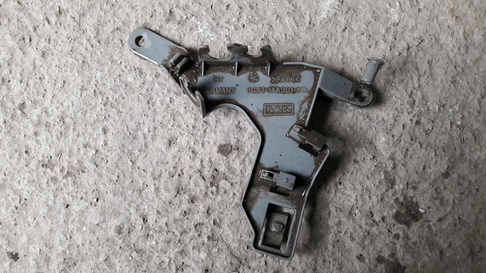 Защита приводного ремня от грязи 31407737, 31402785, 6849584. — Volvo ...