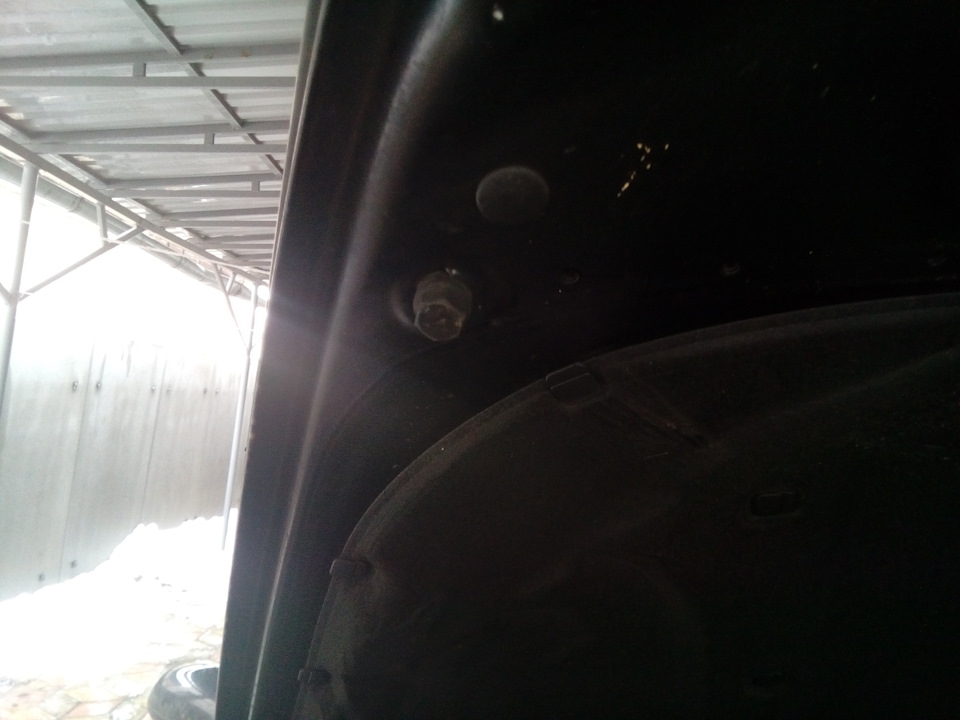 Амортизатор и упор капота — Audi A6 Avant (C6), 3 л, 2005 года | своими ...