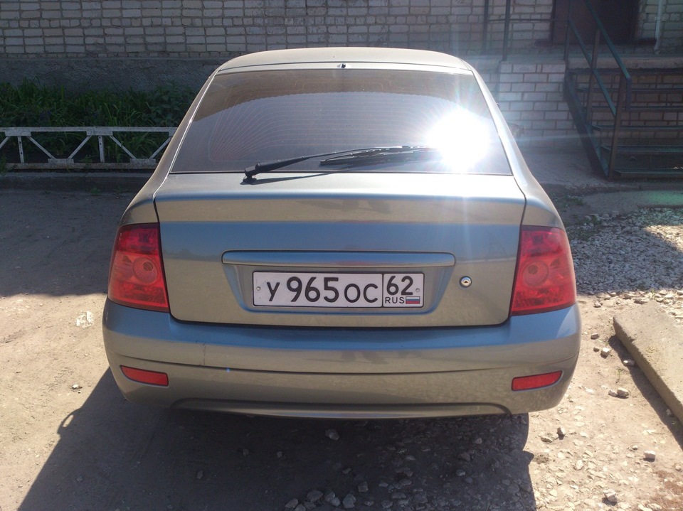 сабли и зеркала в цвет — Lada Приора хэтчбек, 1,6 л, 2011 года | просто ...