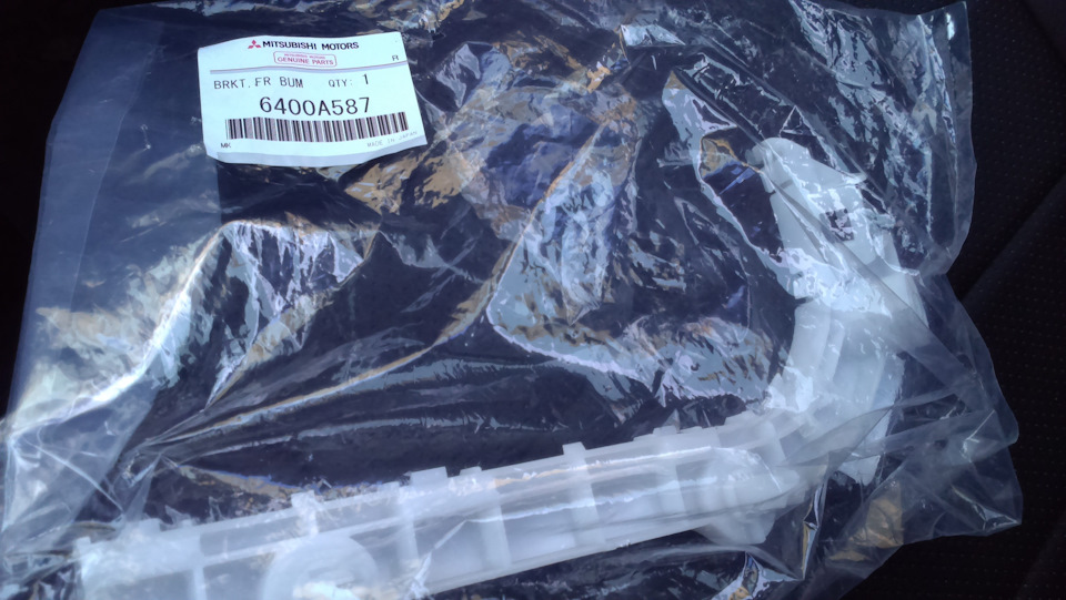 6400A587 КРОНШТЕЙН БОКОВОЙ ПЕРЕДНЕГО БАМПЕРА, ЛЕВ. Mitsubishi ...