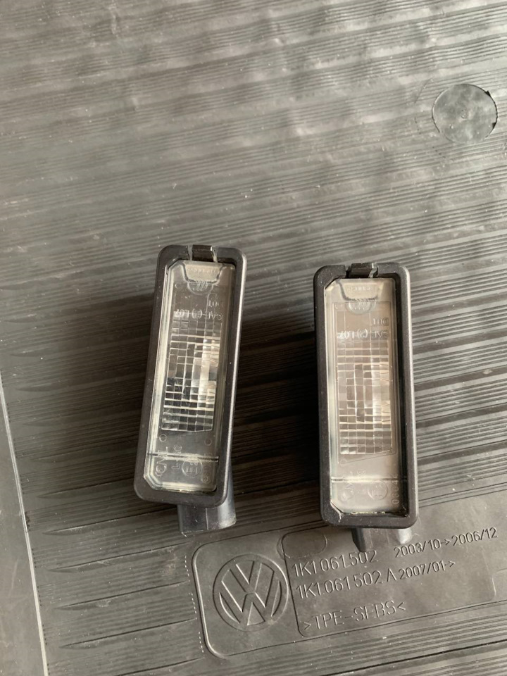 1K8943021 Фонарь освещения номерного знака VAG | Запчасти на DRIVE2