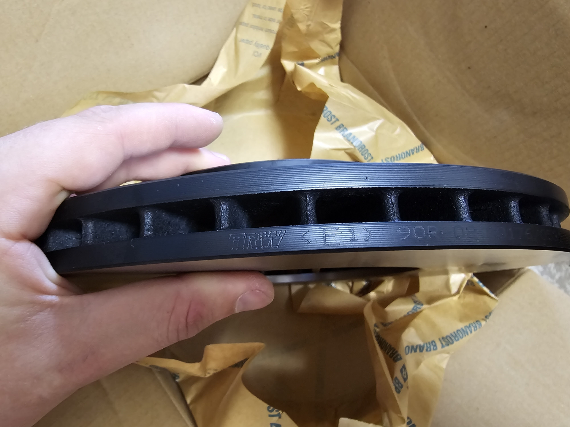 Замена тормозных дисков на TRW — KIA Rio (3G), 1,4 л, 2016 года ...