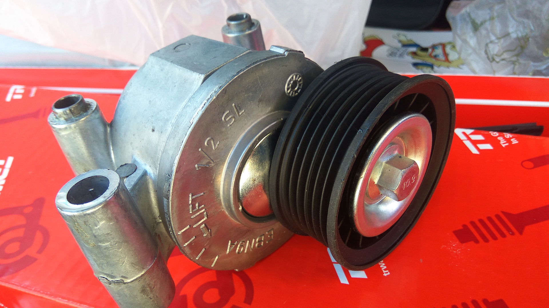 Замена привода, задних амортизаторов, моторчика печки, натяжителя и ...