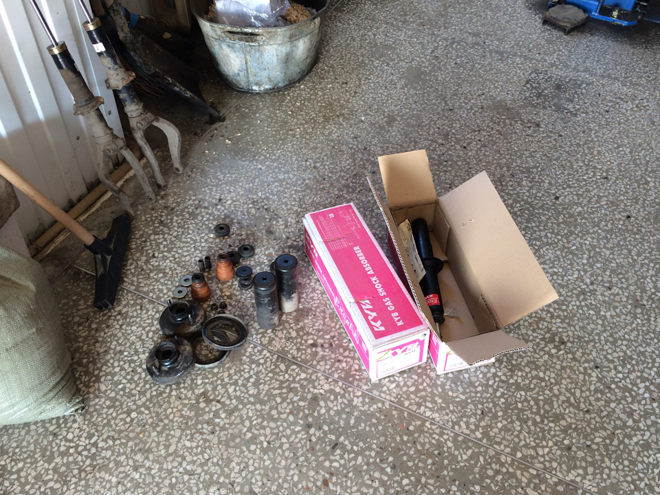 Передние аммортизаторы KYB 341203 — Honda Civic Hatchback (6G), 1,4 л ...