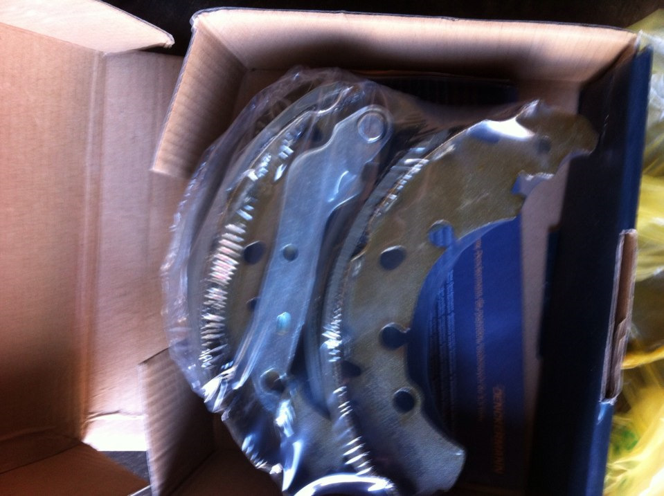 Замена тормозных колодок — Ford Fiesta (Mk V), 1,3 л, 2007 года ...