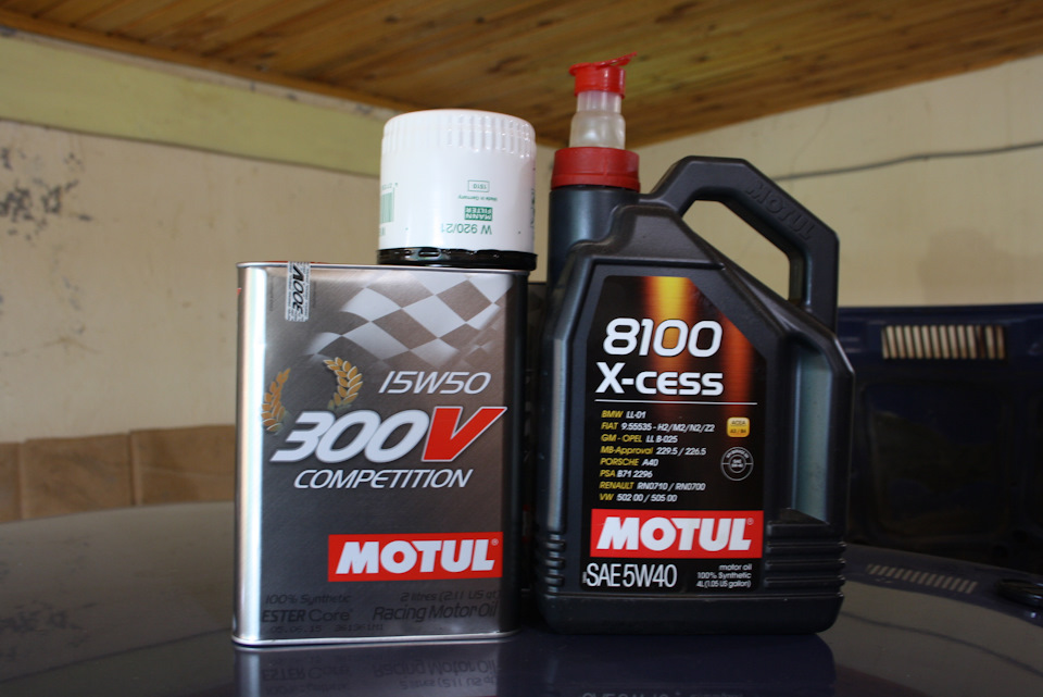 Замена масла. Motul 300V Competition 15W-50 — Lada 21074, 1,6 л, 2006 ...