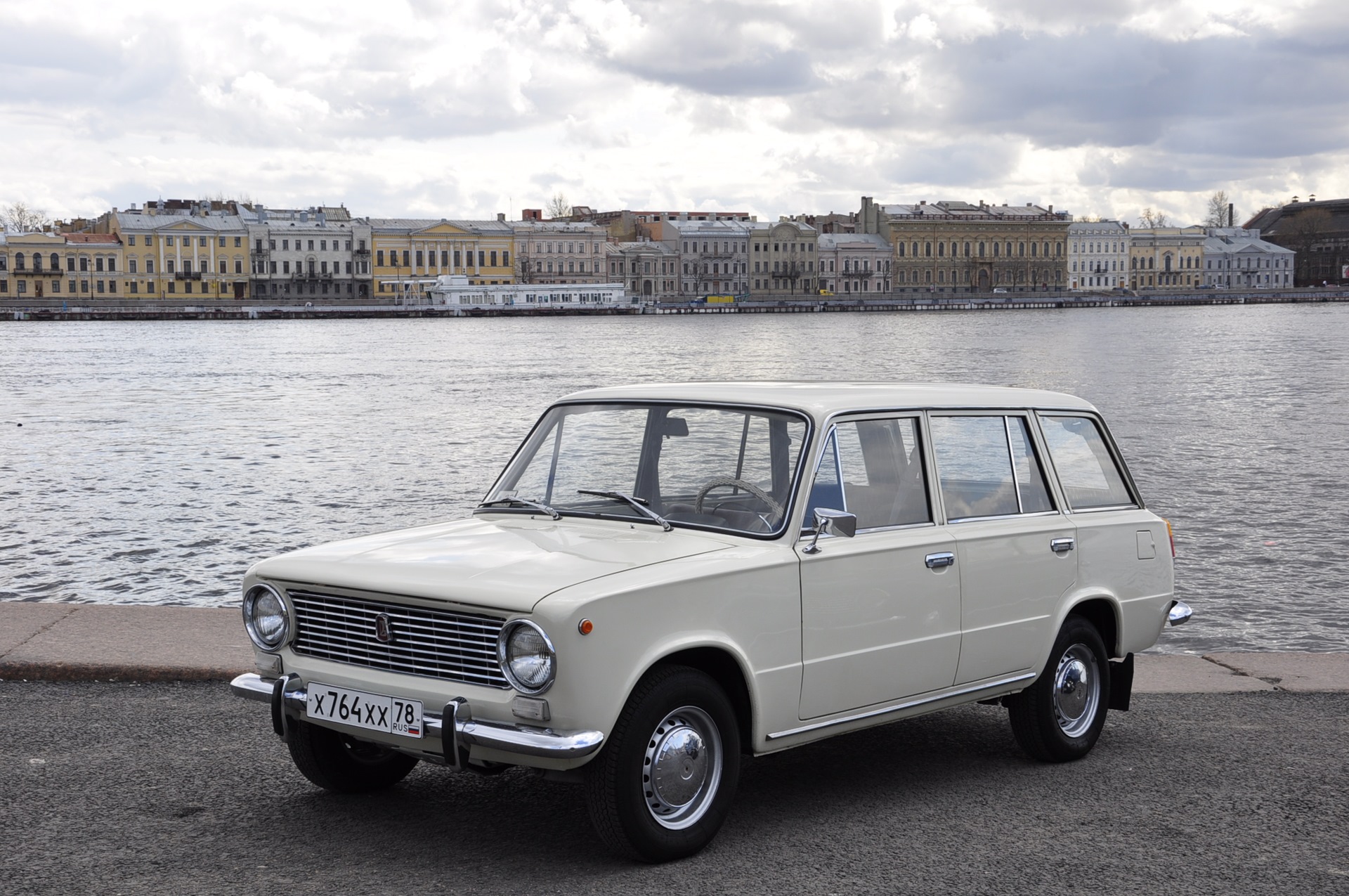 Участник Автовернисаж на Неве 2016 — Lada 2102, 1,2 л, 1983 года | встреча | DRIVE2