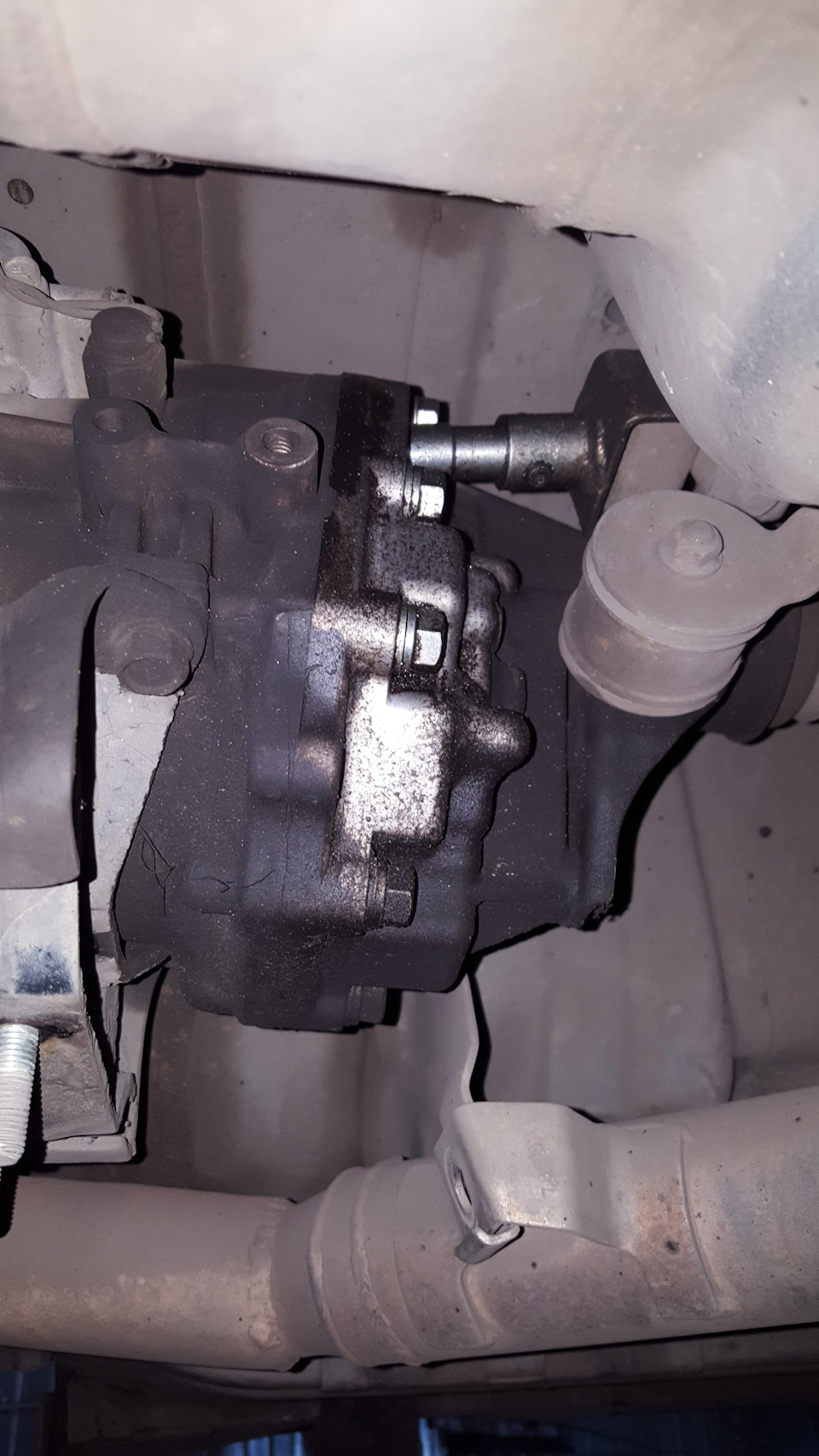 Ну наконец-то поменял сальник кулисы…и конечно же масло в коробке ...