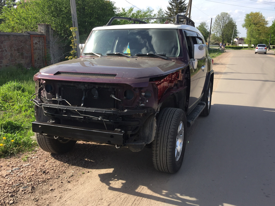 Toyota FJ Cruiser лифтована, и скоро будет установлена 33 резина ...