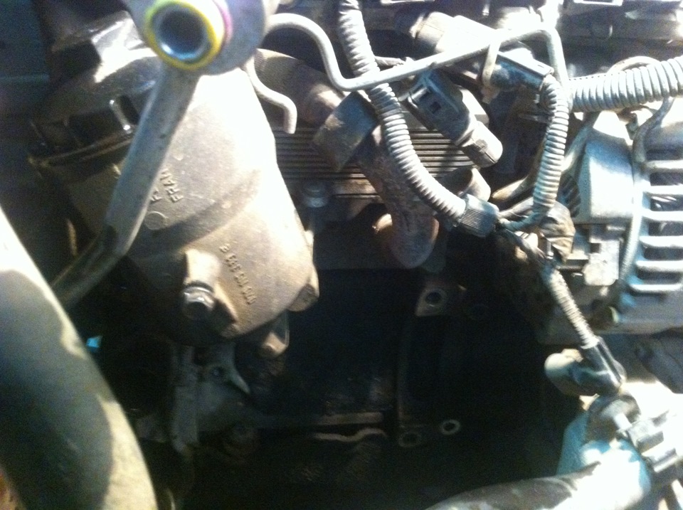 Второй раз полетел масляный радиатор нужна помощь (2) — Volkswagen ...