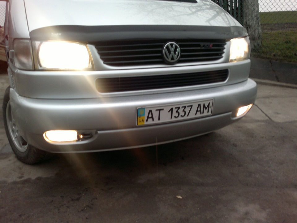 Поменял лампочки — Volkswagen Transporter T4, 2,5 л, 2002 года ...