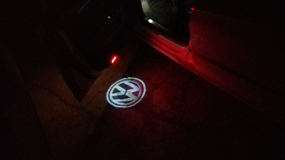 Логотип VW в подсветку дверей — Volkswagen Passat CC, 1,8 л., 2012 года ...