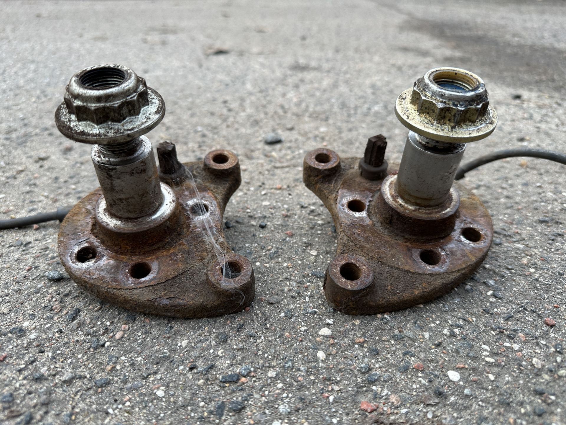 Задние вентилируемые тормоза 256мм. Цапфы от Polo 6N под рядный ...