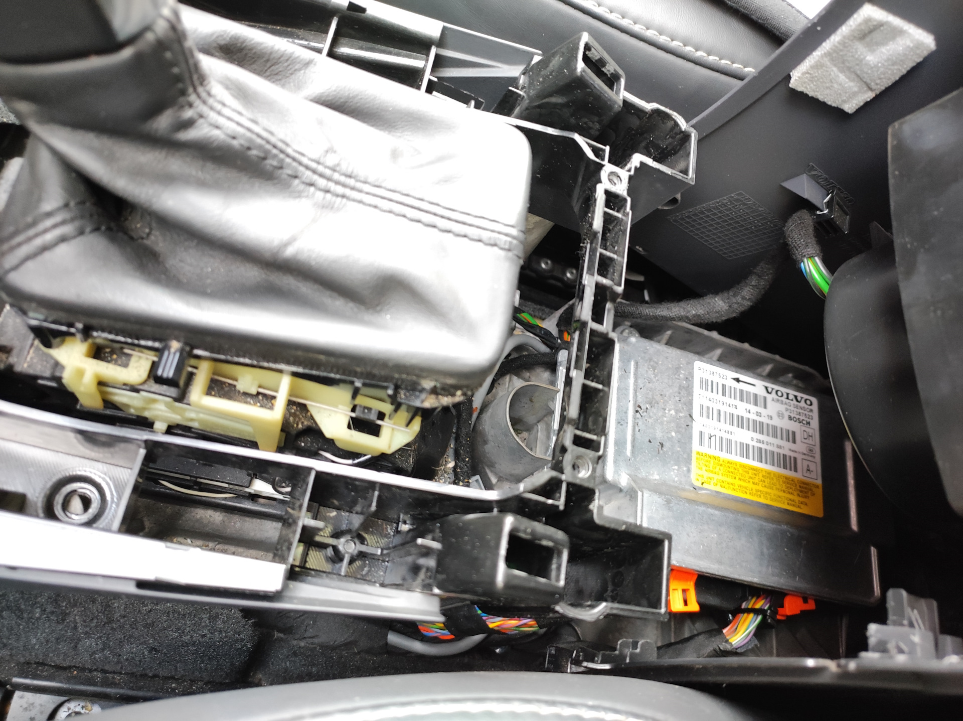 Установка передней широкоугольной камеры — Volvo XC60 (1G), 2,4 л, 2014 ...