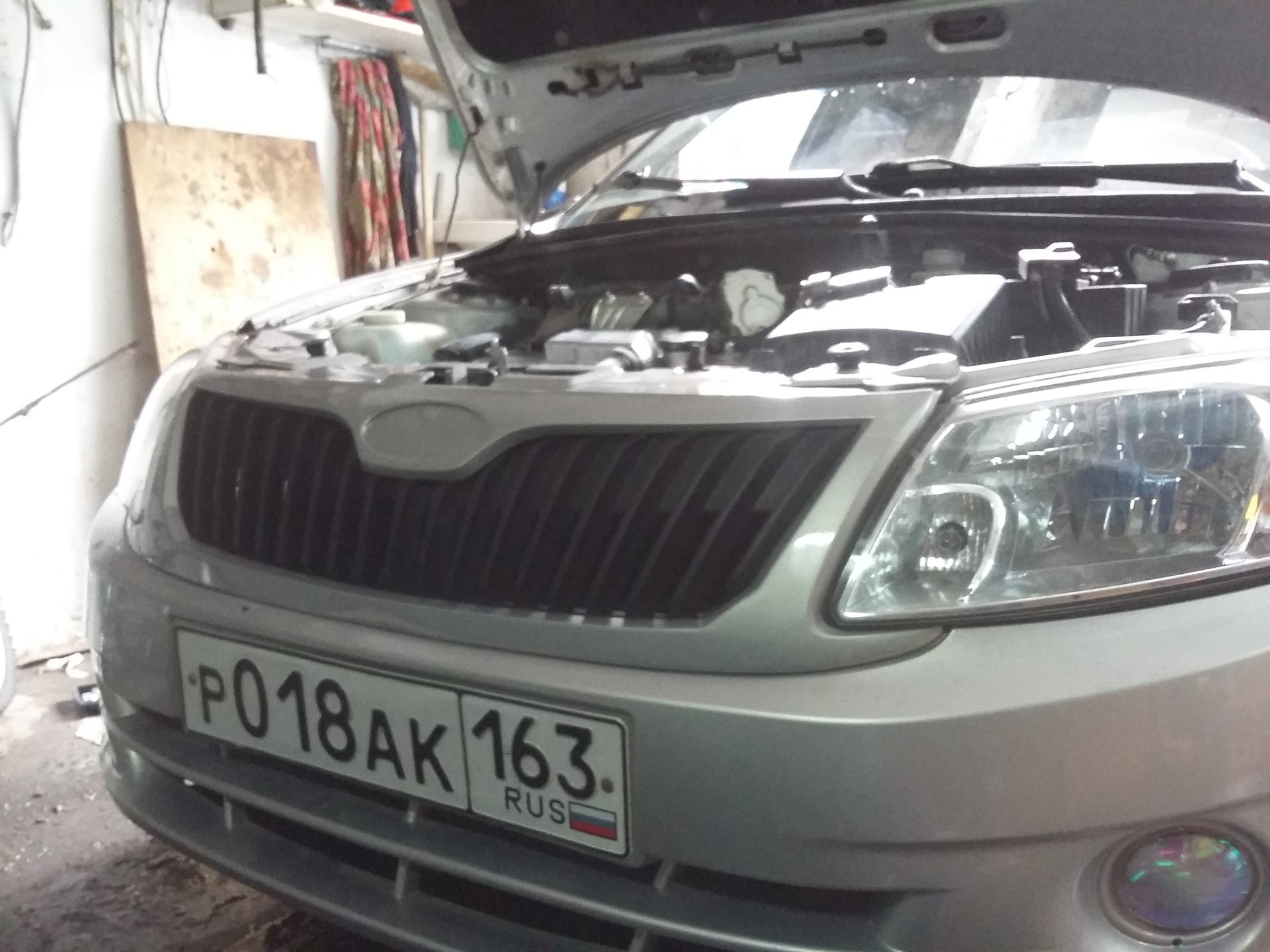 Решетка Шкода и реснички) — Lada Гранта (1G), 1,6 л, 2012 года ...