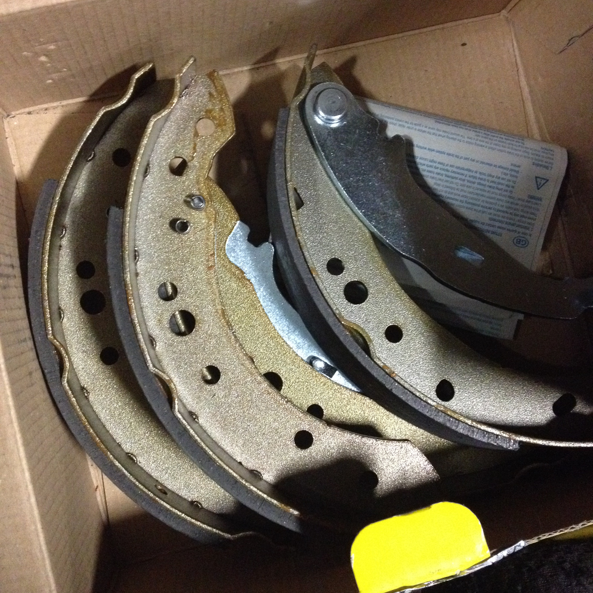 Продаю колодки тормозные 1200 руб. — Mitsubishi Colt VI, 1,3 л, 2006 ...