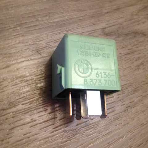 61368373700 Реле с замыкающим контактом Weissgrьn BMW | Запчасти на DRIVE2