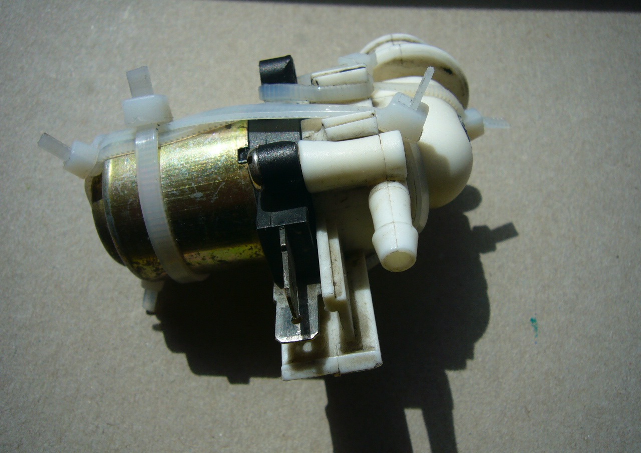 Зимние ковыряния-3: насос системы омывания ветрового стекла — Maserati ...