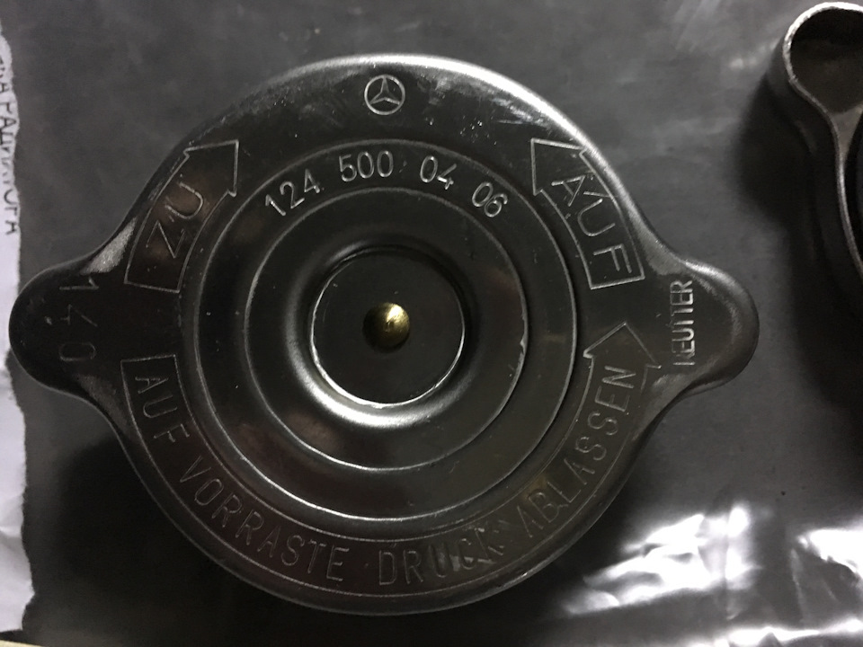 Крышка расширительного бачка. — Mercedes-Benz S-Class (W140), 3 л, 1998 ...