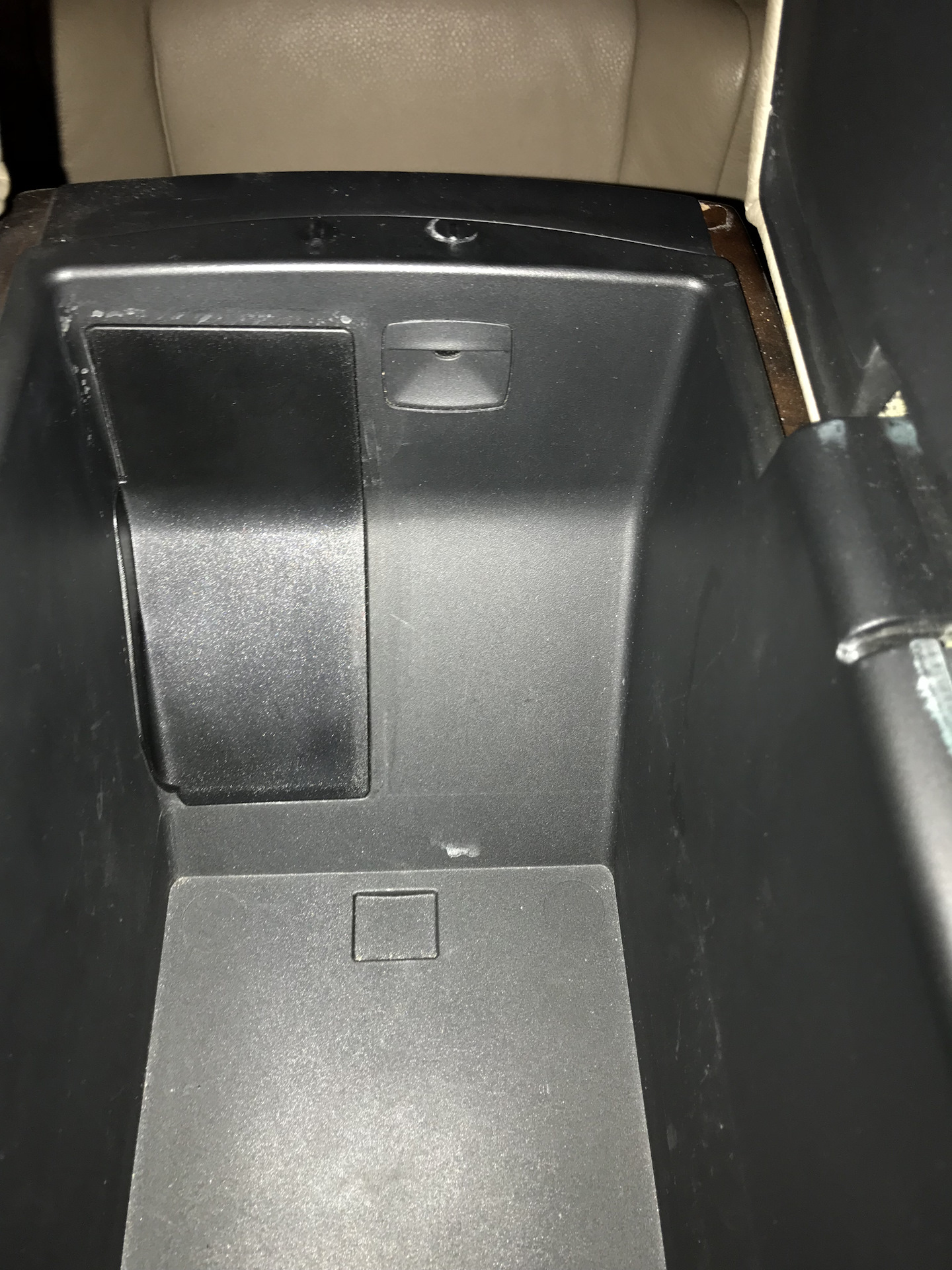 44. Заглушка на место от штатного телефона… — BMW X5 (E70), 3 л, 2008 ...