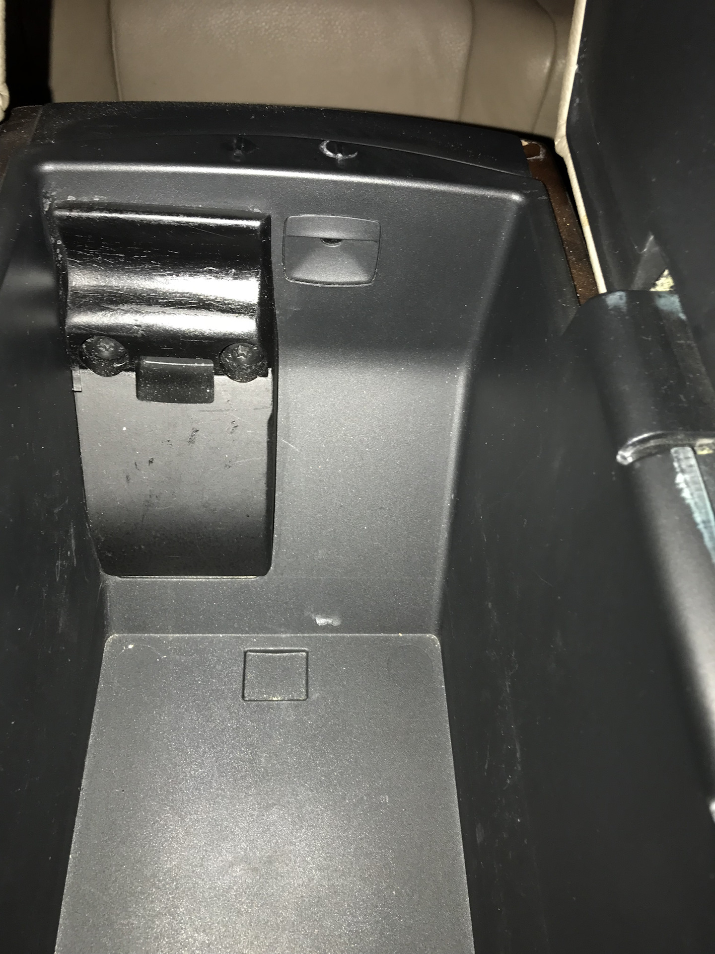 44. Заглушка на место от штатного телефона… — BMW X5 (E70), 3 л, 2008 ...