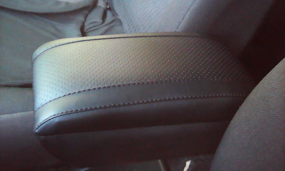Подлокотник. — Opel Zafira A, 1,6 л, 2005 года | аксессуары | DRIVE2