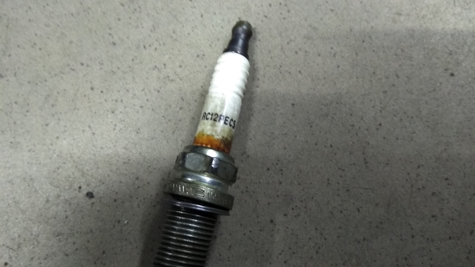 4. Свечи зажигания NGK Laser Platinum 7781 ZFR5LP-13G — Chrysler ...