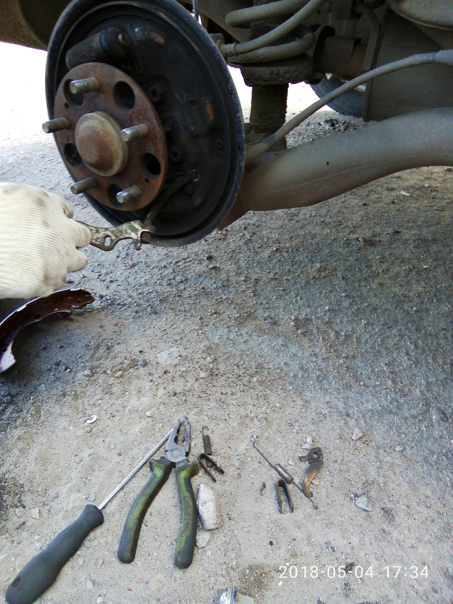 Замена задних колодок — Honda Stream (RN), 1,7 л, 2001 года | плановое ...