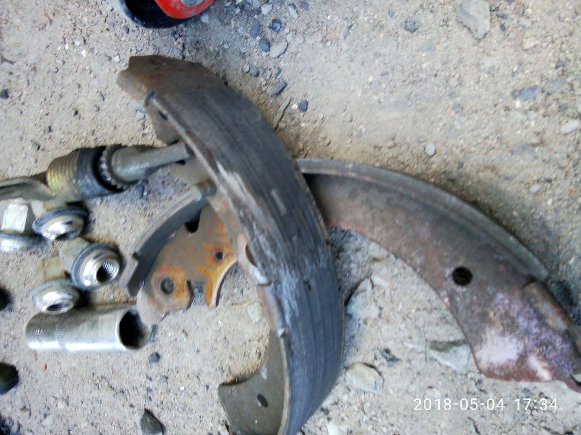 Замена задних колодок — Honda Stream (RN), 1,7 л, 2001 года | плановое ...