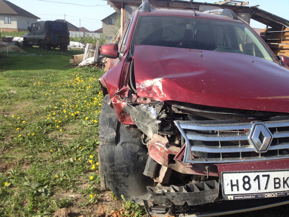 Поставил на колесо — Renault Duster (1G), 2 л, 2012 года | ДТП | DRIVE2
