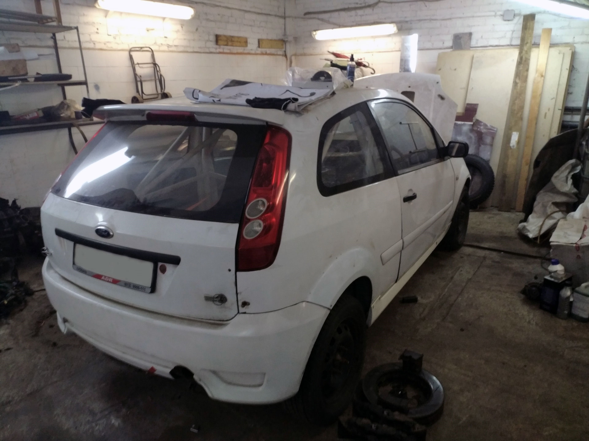 Замена воздушного фильтра — Ford Fiesta (Mk V), 1,6 л, 2007 года ...