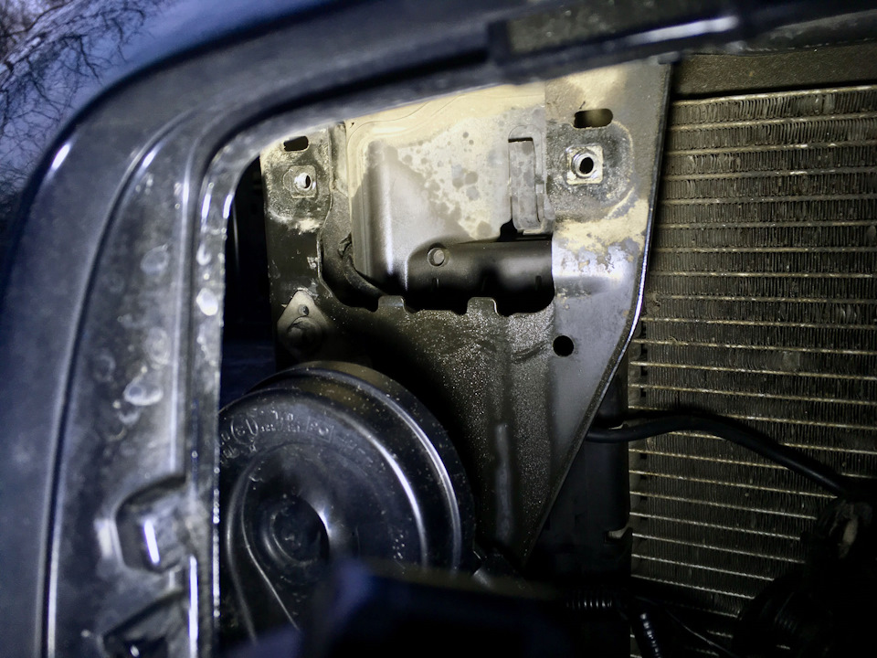 Замена замка капота 31356007 и датчика положения кузова 31288274 ...