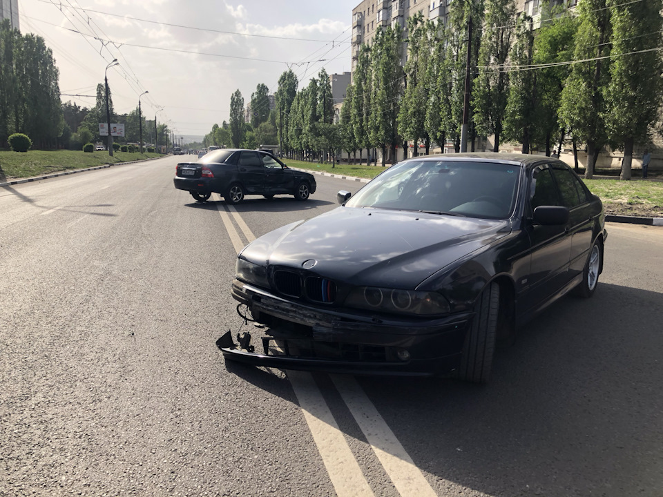 (028)Печалька постик :) подбитый фриц. — BMW 5 series (E39), 4,4 л, 1998 года | ДТП | DRIVE2