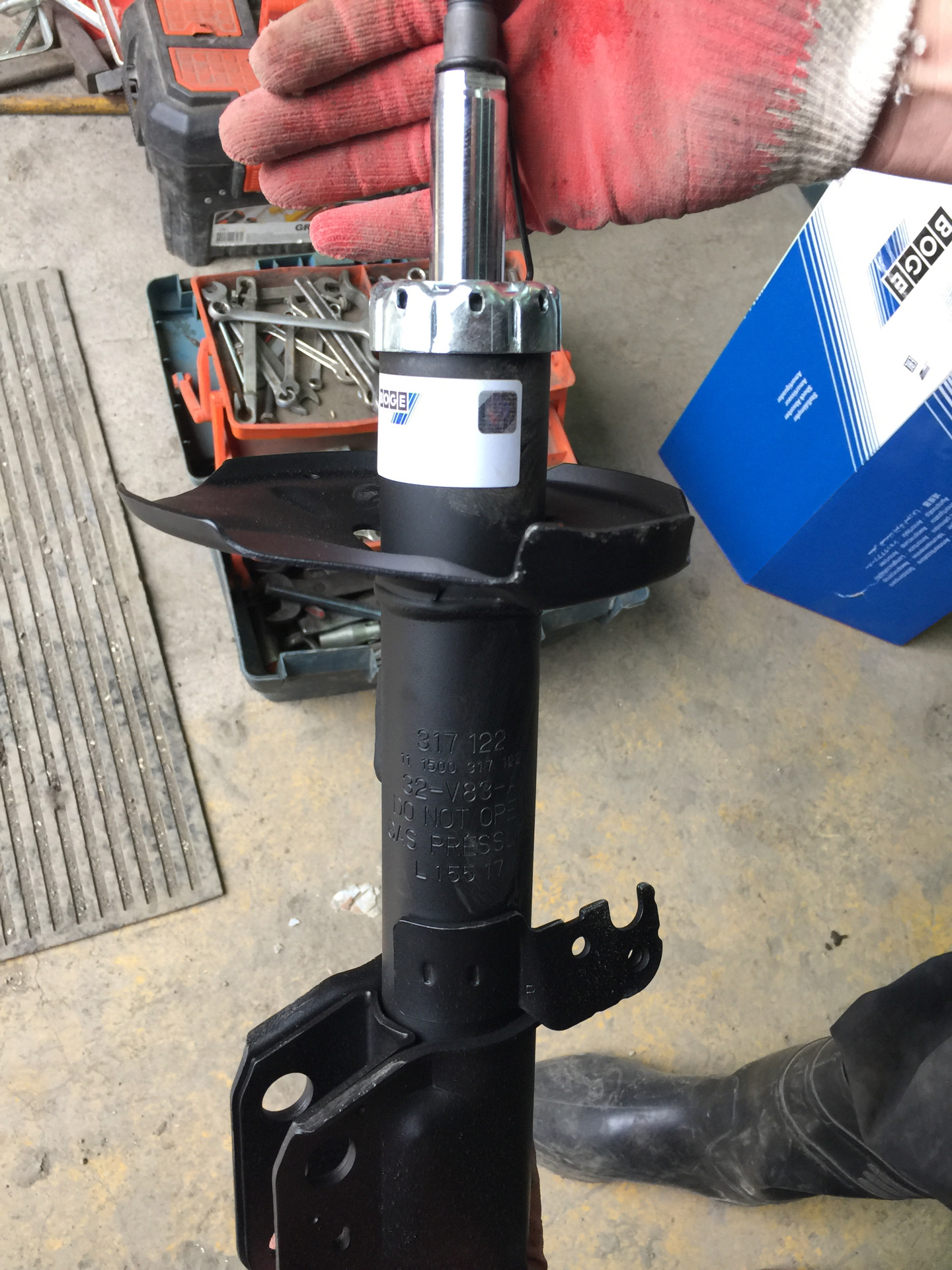 Замена передних стоек на Boge — Toyota Avensis II, 1,8 л, 2006 года ...