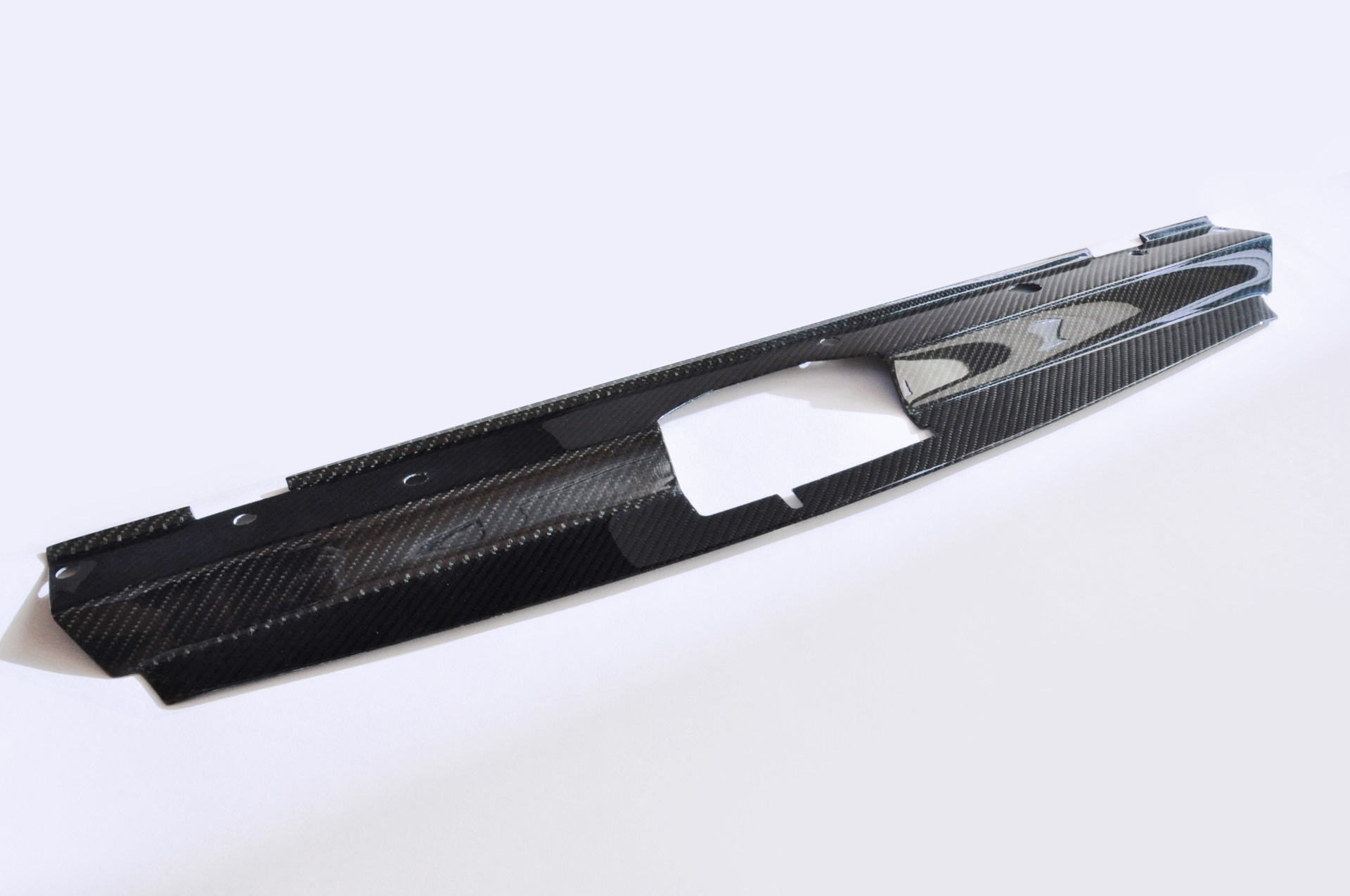 Накладка радиатора Тойота Альтеза, Лексус. Материал углеволокно, метод ...