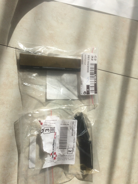 5611530100 Ограничитель стекла ветрового TOYOTA LEXUS | Запчасти на DRIVE2