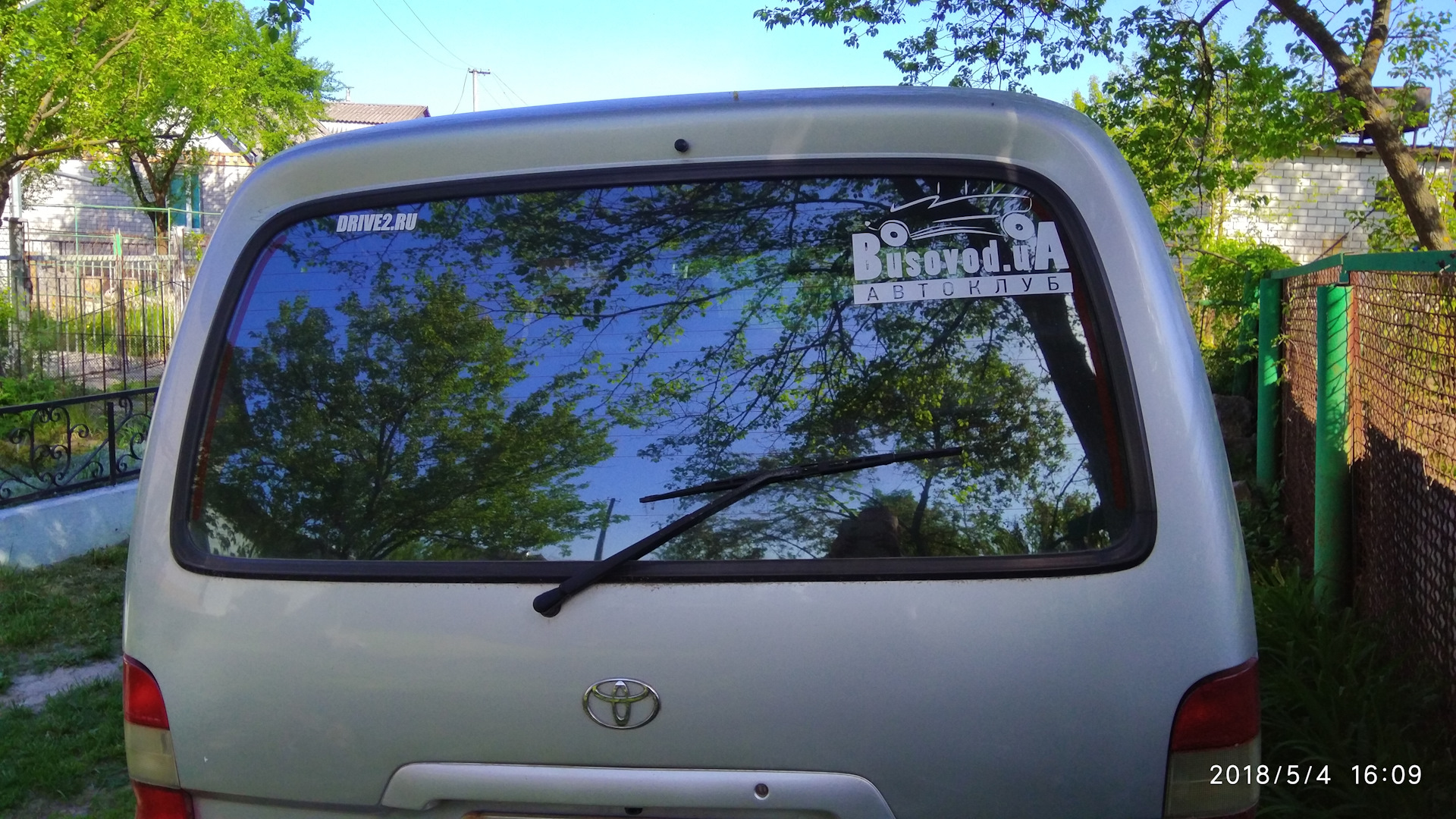 Наконец то наклейки наклеил — Toyota HiAce (H200), 2,5 л, 2004 года ...