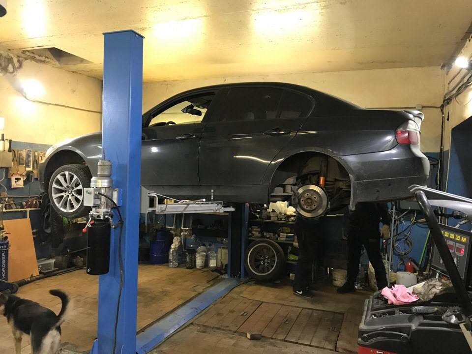Замена рычагов задней подвески, смазка фланца карданного вала — BMW 3 ...