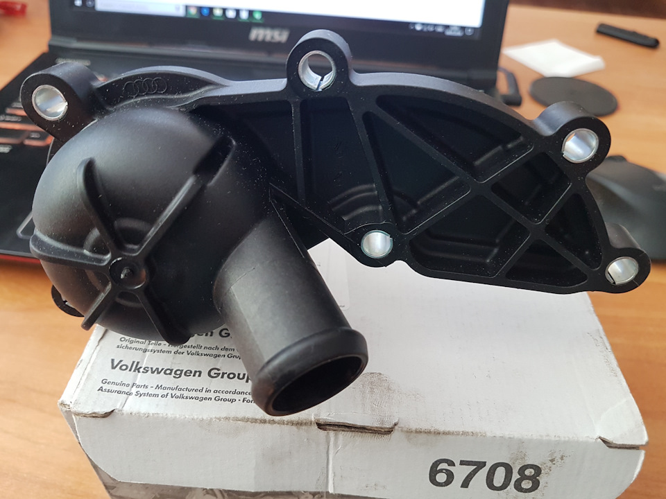 06E121111G Термостат в корпусе / AUDI A4, A6, A8 2.4-3.2 03~ VAG ...