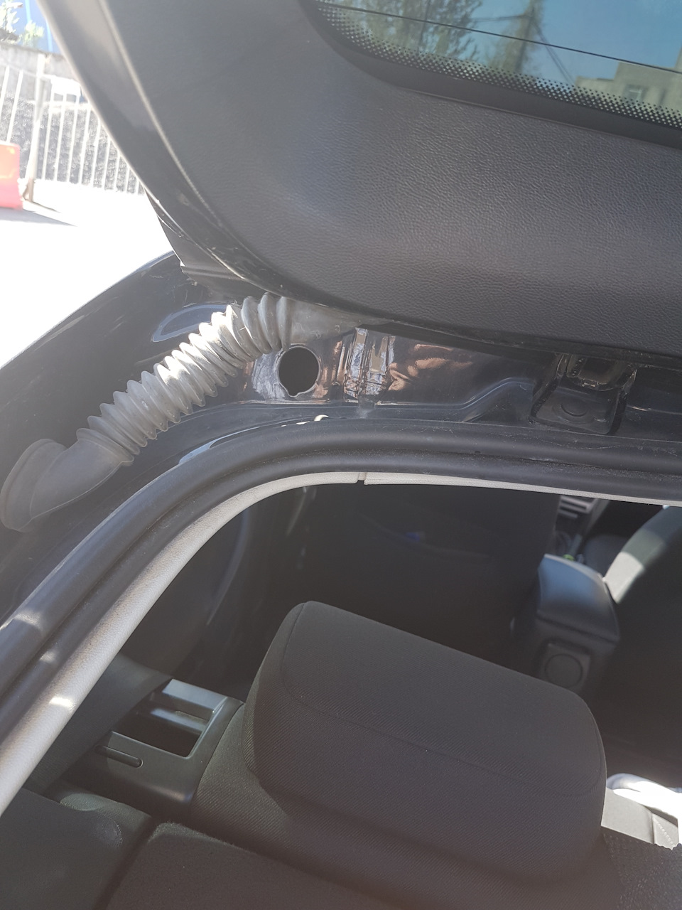 Заглушка в проеме багажника — Skoda Octavia A5 Mk2, 1,6 л, 2011 года ...