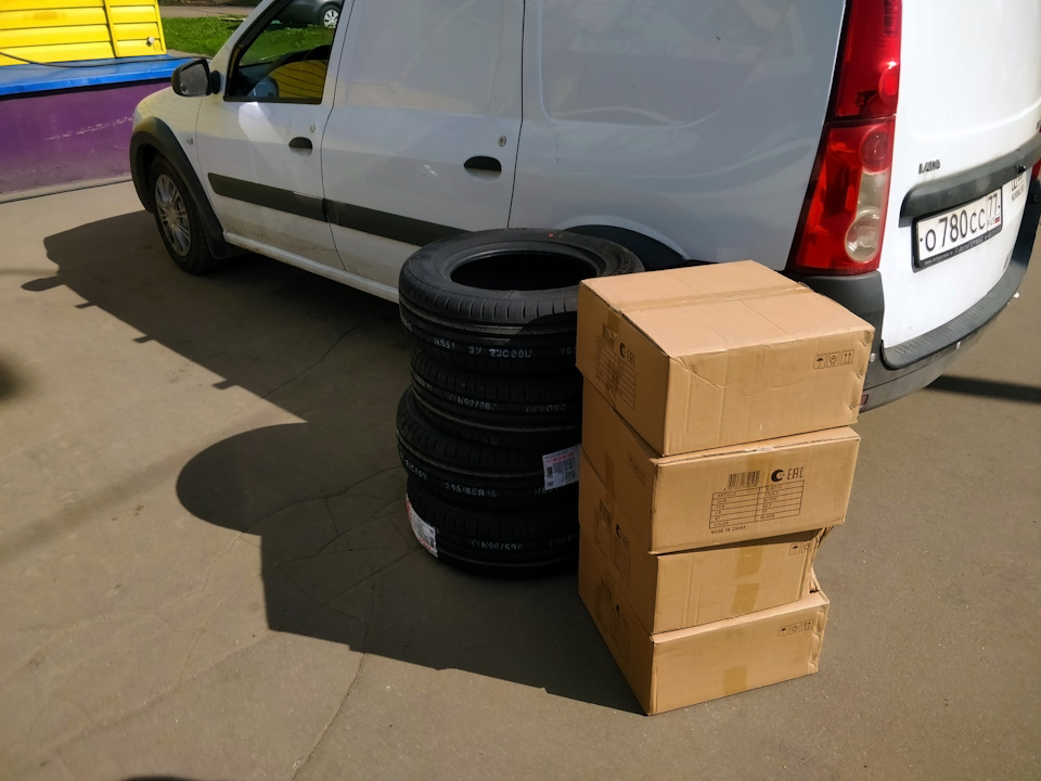 Летняя резина 205/65 R15 и диски 6.5x15 ET45 — Lada Ларгус, 1,6 л, 2013 ...