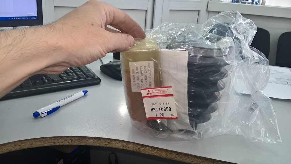 пыльник привода наружний — Mitsubishi Delica (L400), 2,8 л, 1996 года ...