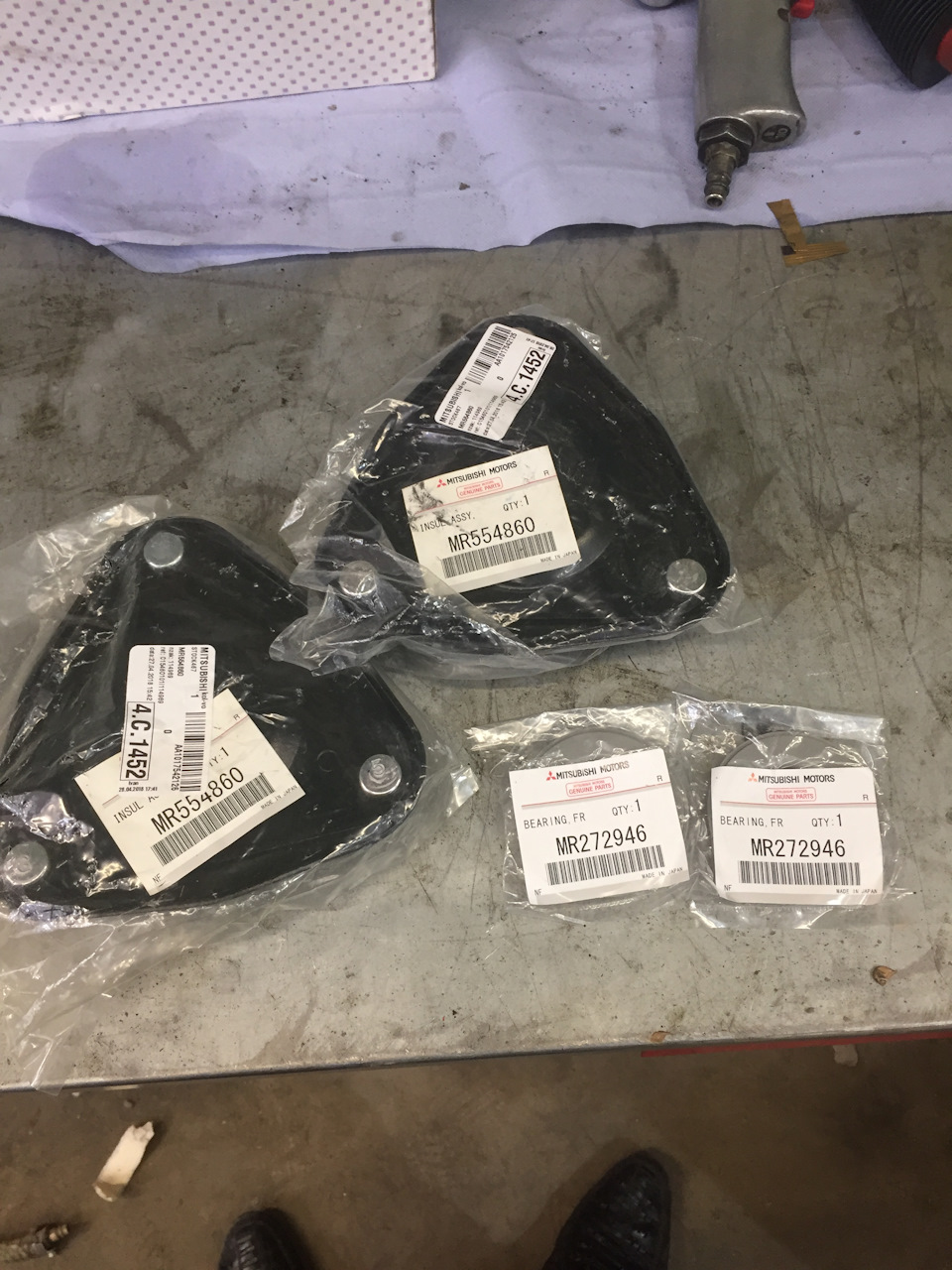 MR554860 Опора стойки передняя OEM Mitsubishi | Запчасти на DRIVE2